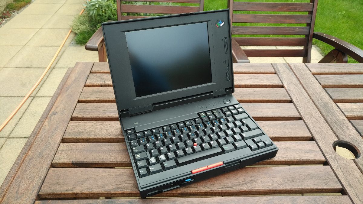 IBM ThinkPad 340CSE: veterán (galerie) | Lenovo Blog CZ